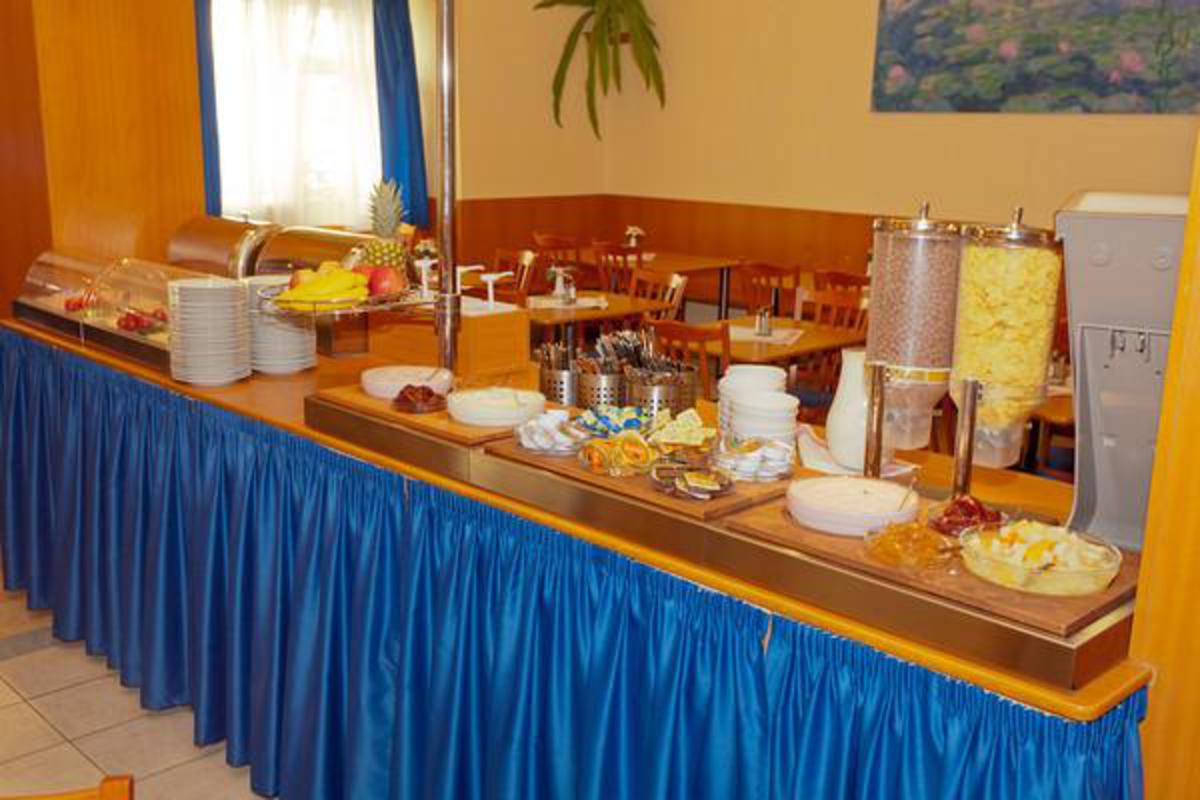 Отель Adeba Hotel