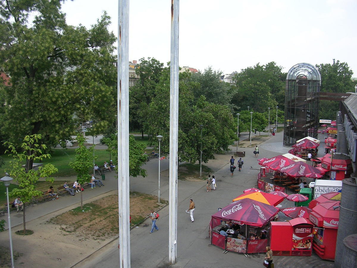 Улица Bolzanova