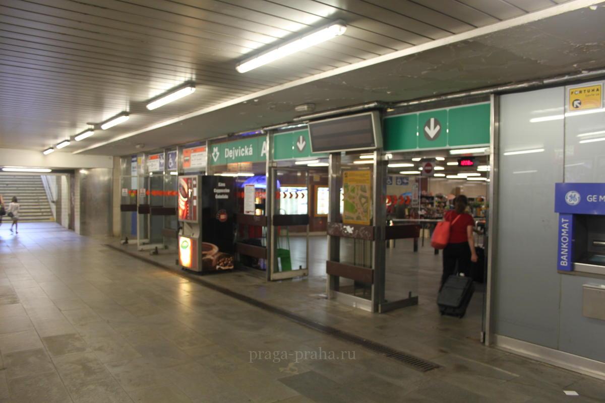 Метро Dejvická