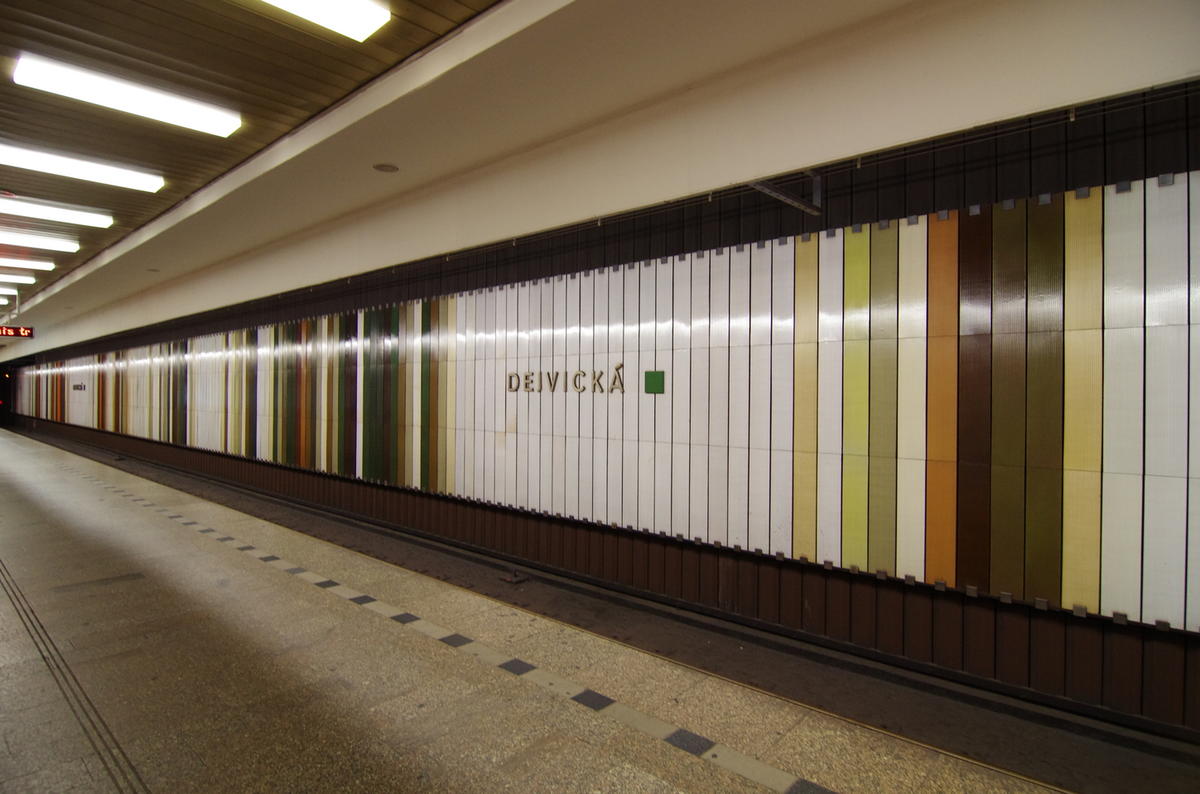 Метро Dejvická