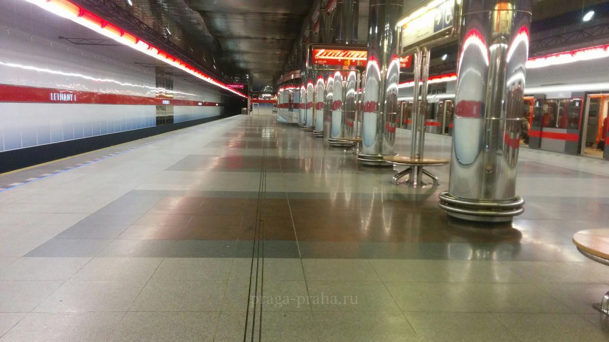 Метро Letňany