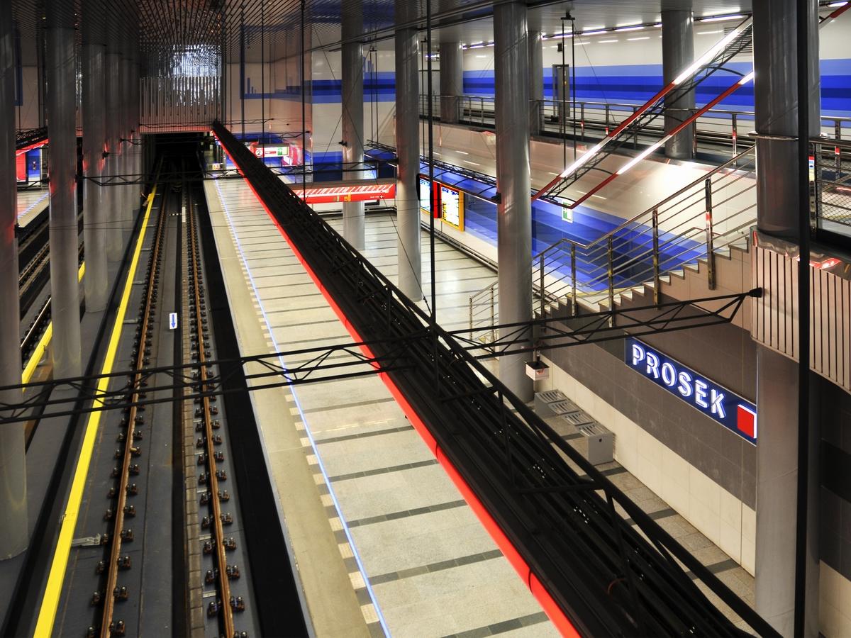 Метро Prosek